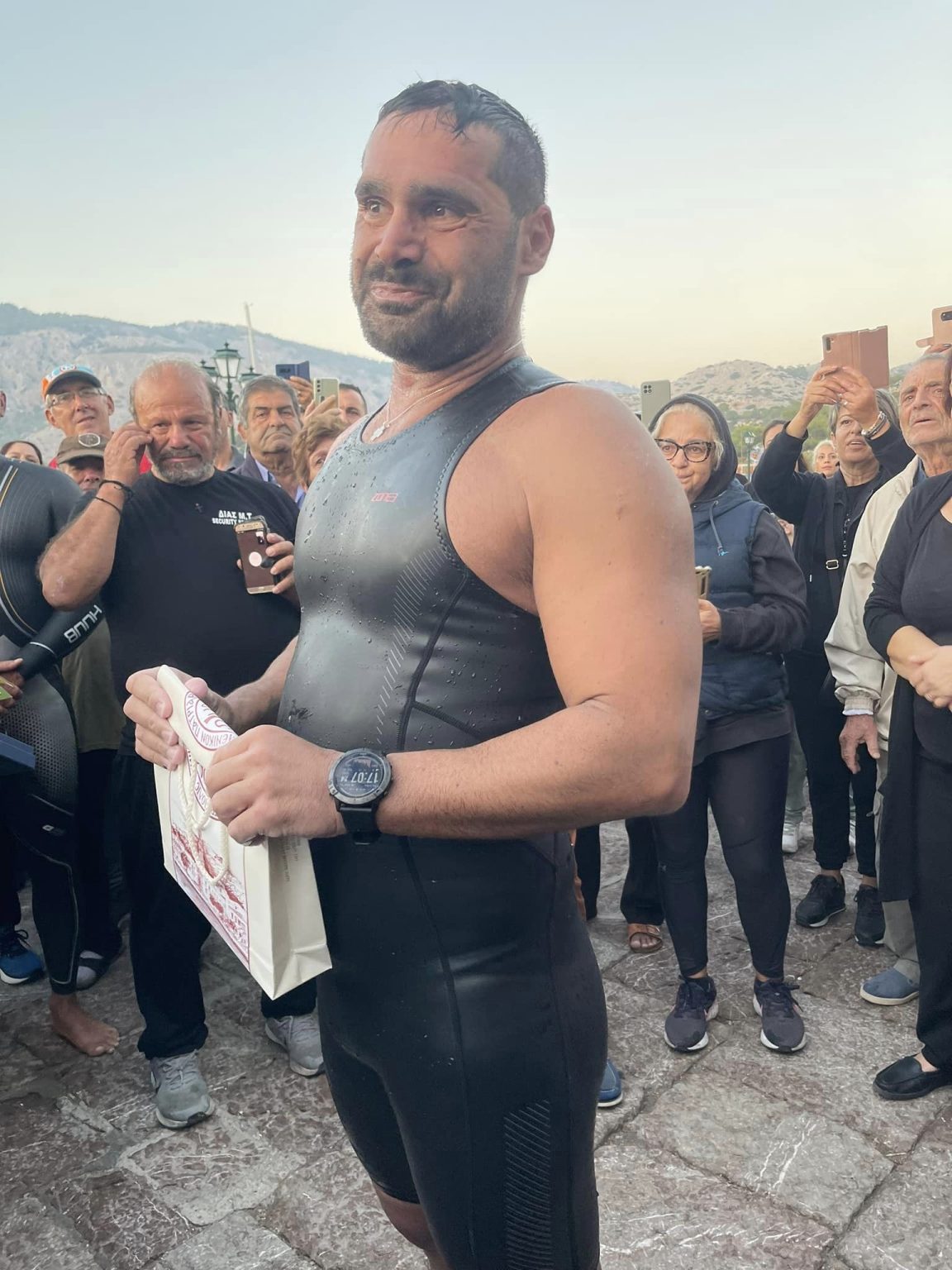 Άθλος! Ο Χαράλαμπος Ταϊγανίδης κολύμπησε Ρόδο - Σύμη. Τον συναντήσαμε ...