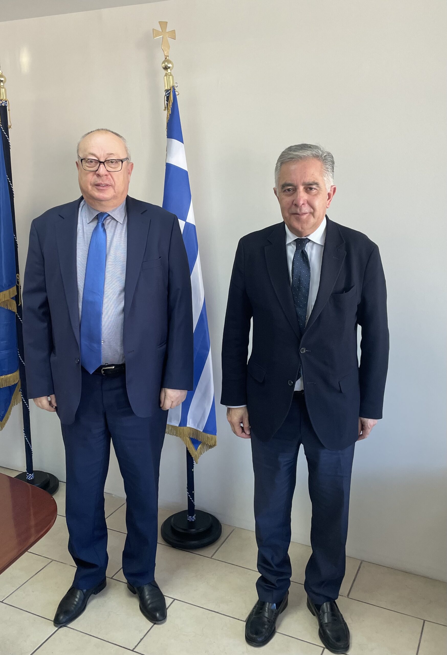Τα θέματα του ΕΦΚΑ στα Δωδεκάνησα στην συνάντηση του Βασίλη Α. Υψηλάντη ...